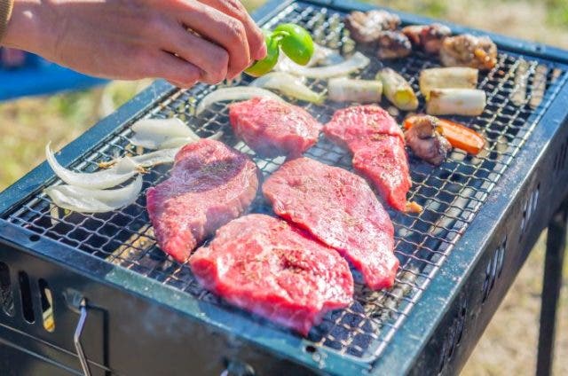 バーベキューで焦げない方法とは？（炭火の火力調節の仕方） | BBQ HACK[バーベキューハック]